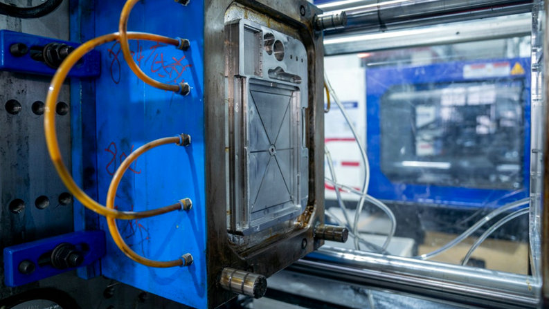 Types of Injection Molding Machines