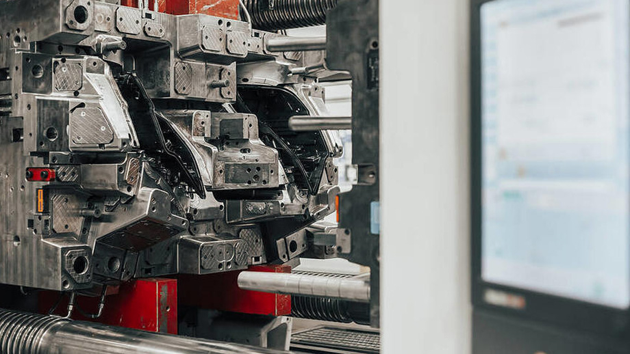 Solving Stress Problems in Injection Molding: Adjusting Process Parameters